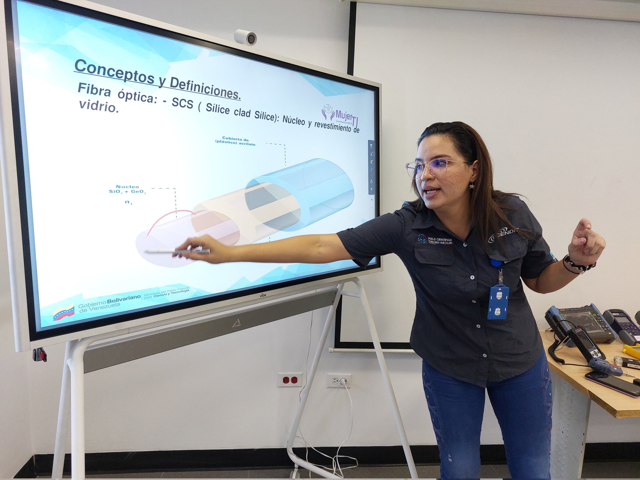 Mujeres de Catia multiplicarán conocimientos de telecomunicaciones ...